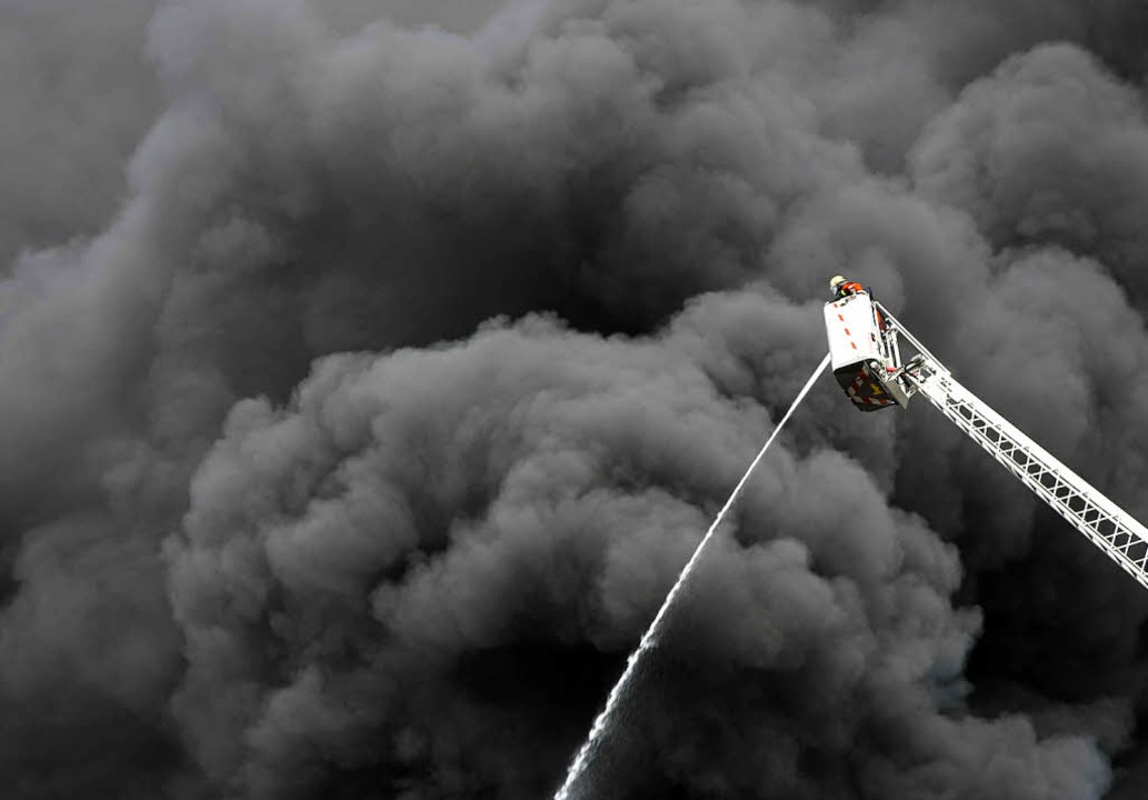 Bilder des Tages: RAUCHZEICHEN - Südwest - Badische Zeitung