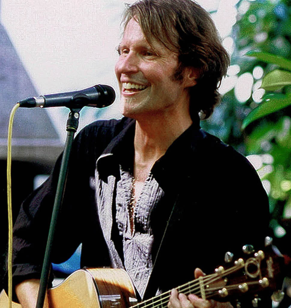 Steven Bailey rockt beim 33. Ruster Straßenfest - Rust - Badische Zeitung