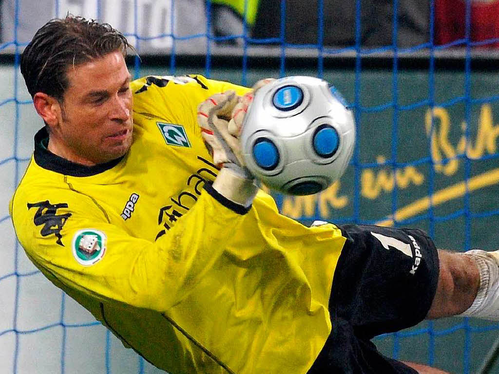 Wiese hält drei Elfmeter – Werder im Finale - Fussball - Badische Zeitung