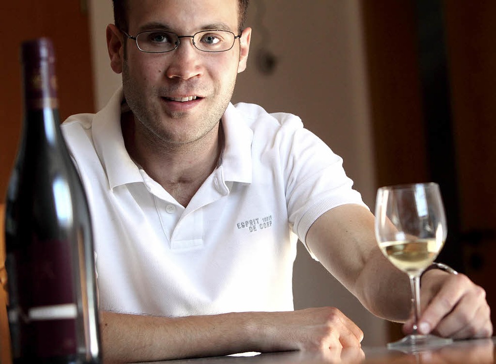 Riechen, schmecken, ausspucken: Alltag eines Sommeliers am Kaiserstuhl - Südwest - Badische Zeitung