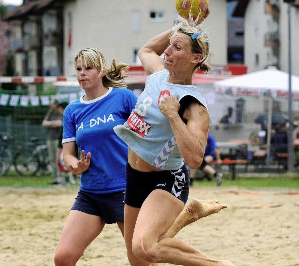 Rekordfeld im Sand - Handball Allgemein - Badische Zeitung