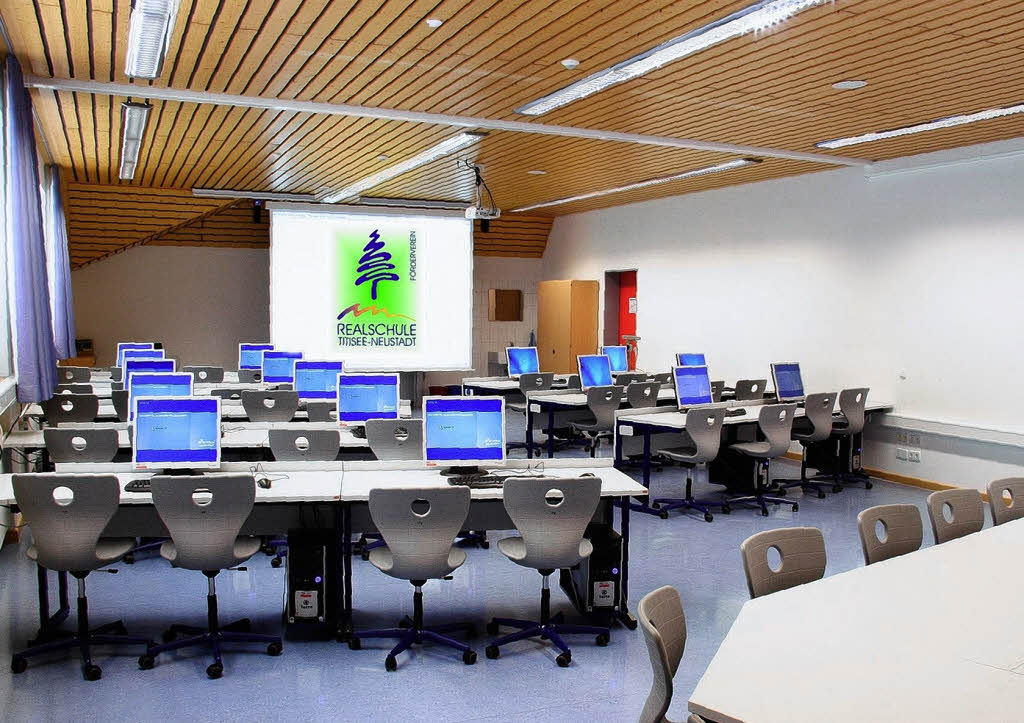 Neuer Computerraum mit moderner Technik - Titisee-Neustadt - Badische ...