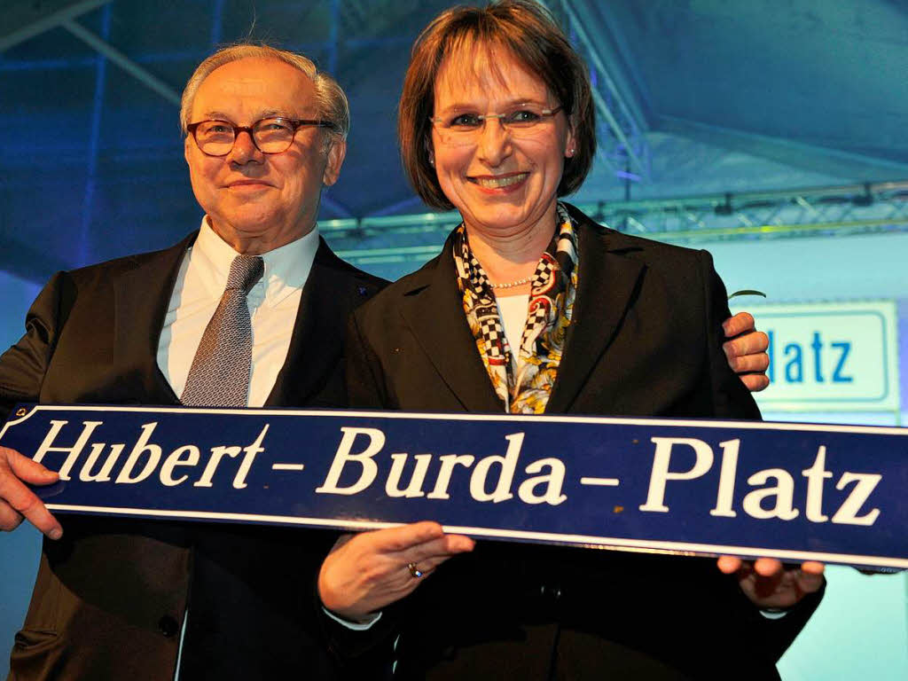 Der Kestendamm heißt ab sofort Hubert-Burda-Platz - Offenburg ... Der Kestendamm heißt ab sofort Hubert-Burda-Platz - Offenburg ...