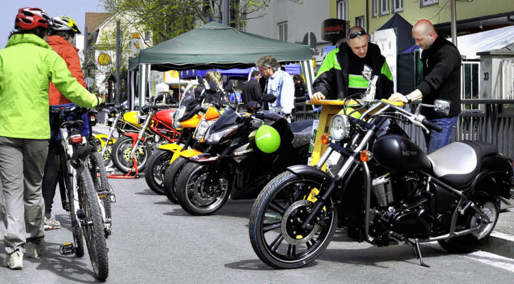 DIE HERZEN - Freiburg - Badische Zeitung