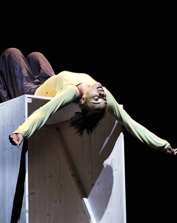 A fängt an, O erhebt sich - Theater - Badische Zeitung