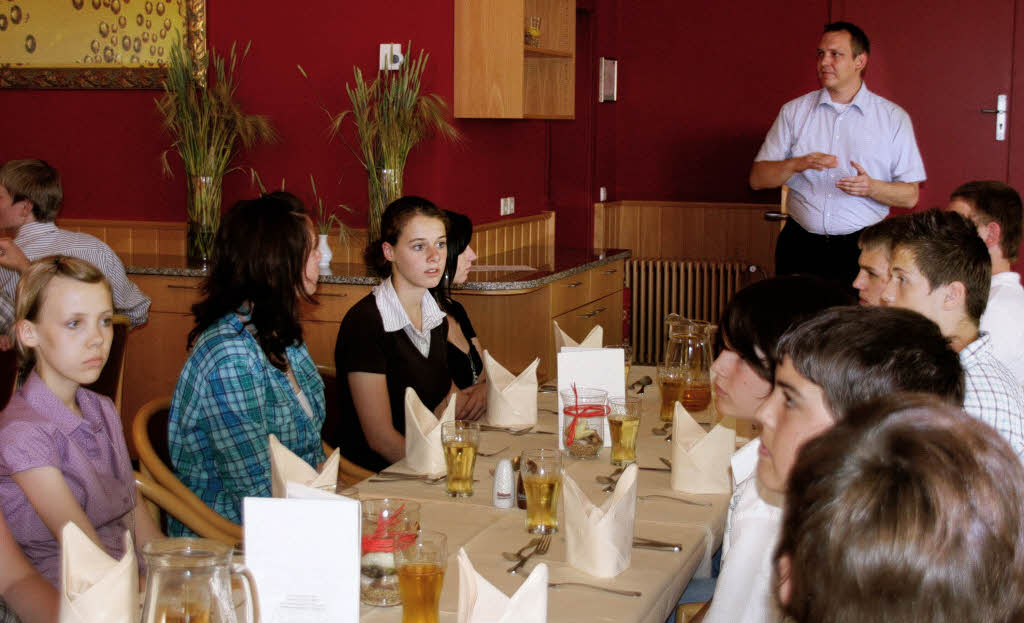 Gutes Benehmen bei Tisch - Grafenhausen - Badische Zeitung