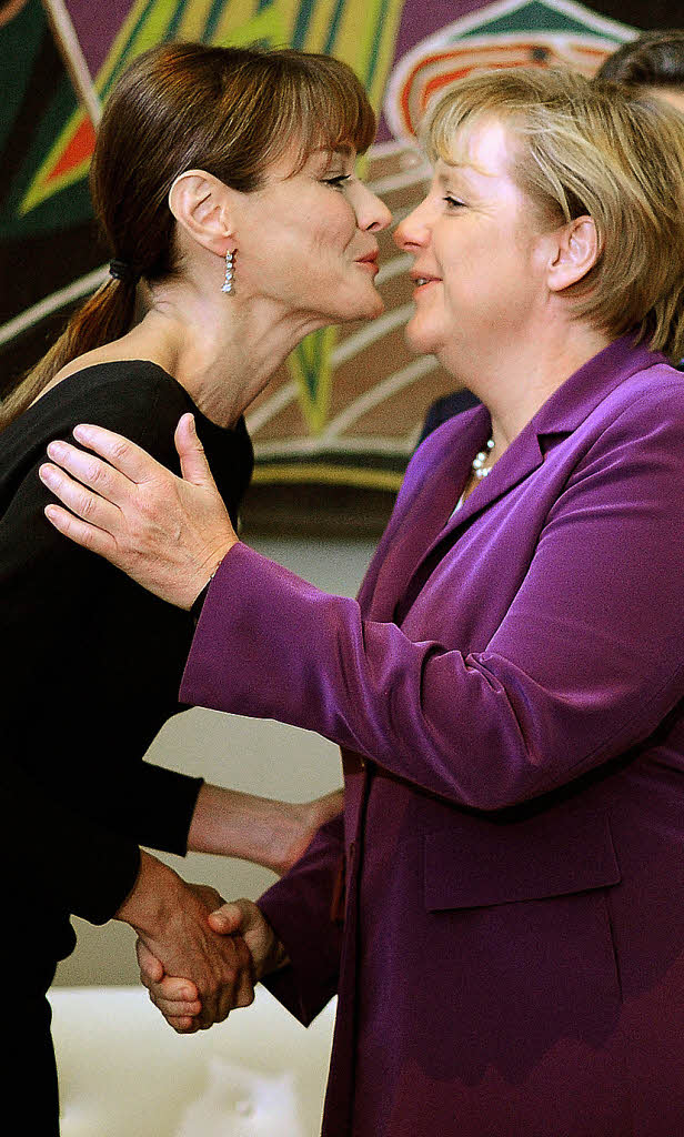Merkel macht Politik mit Carla Bruni-Sarkozy - Deutschland - Badische ...