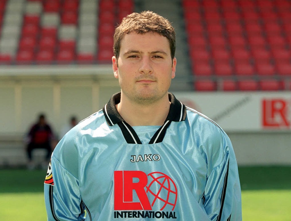 SC Freiburg holt Torwart Batz – Pouplin geht - SC Freiburg - Badische ...