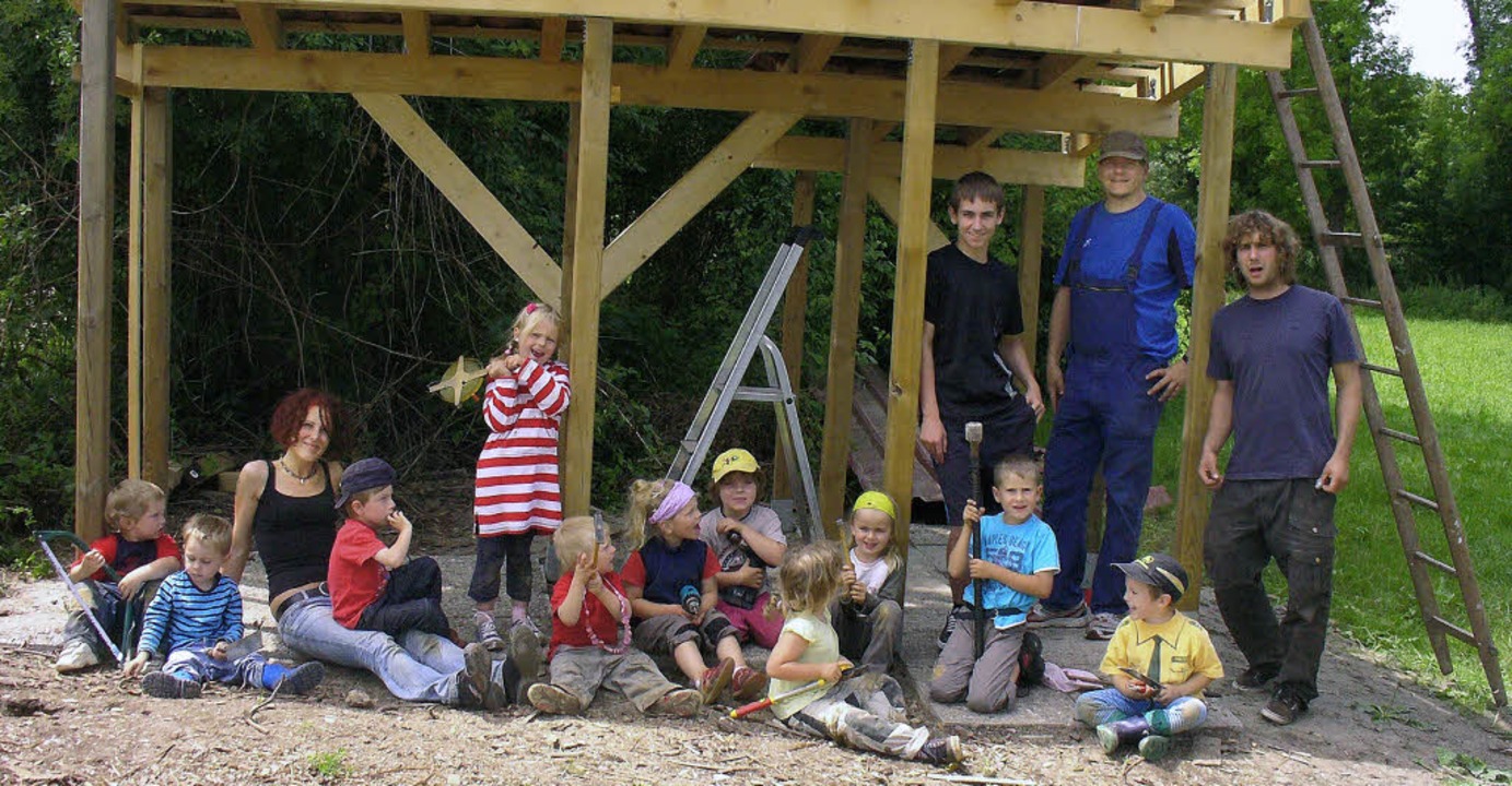 Schüler bauen Holzschopf - Emmendingen - Badische Zeitung