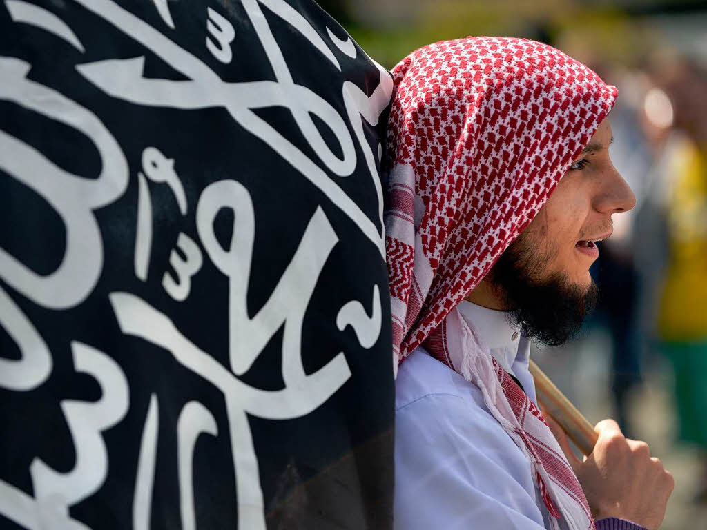 Salafisten in Deutschland – wie gefährlich sind sie? - Deutschland ...
