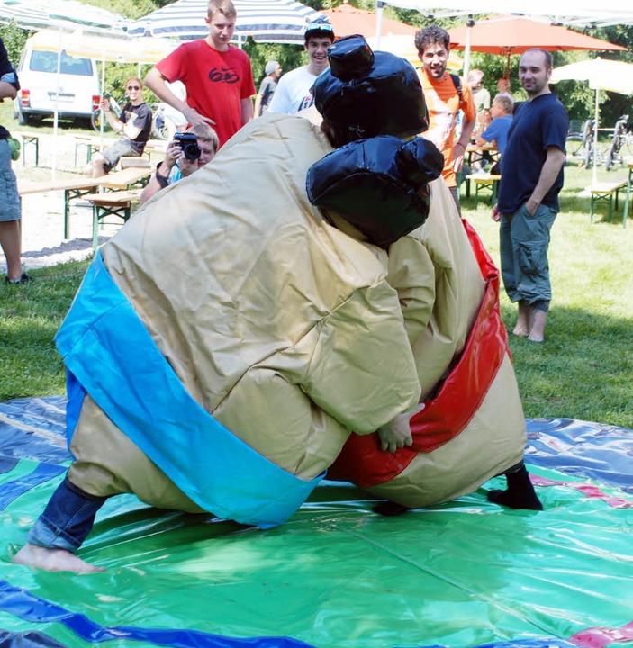 Viel Spaß als Sumoringer und als Menschenkicker - Offenburg - Badische ...