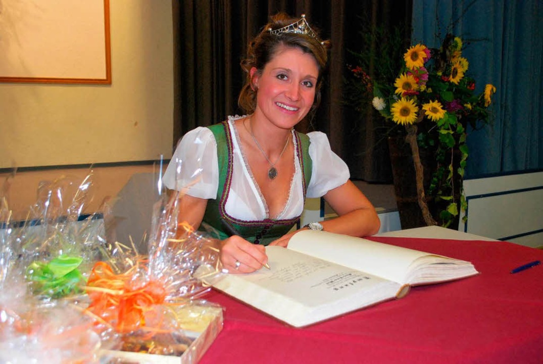 Schelingen feiert die neue Weinhoheit Marie-Luise Wolf - Vogtsburg ...