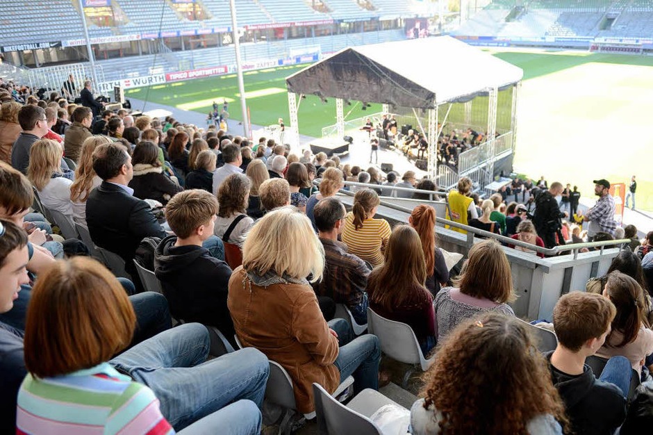 Fotos: Erstsemestertag der Uni Freiburg im SC-Stadion - Freiburg ...