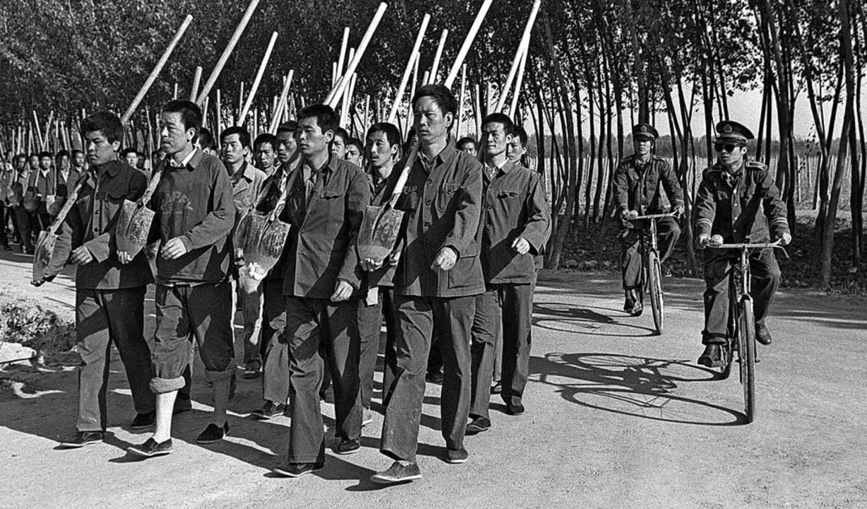 China will umstrittene Arbeitslager schließen - Ausland - Badische Zeitung