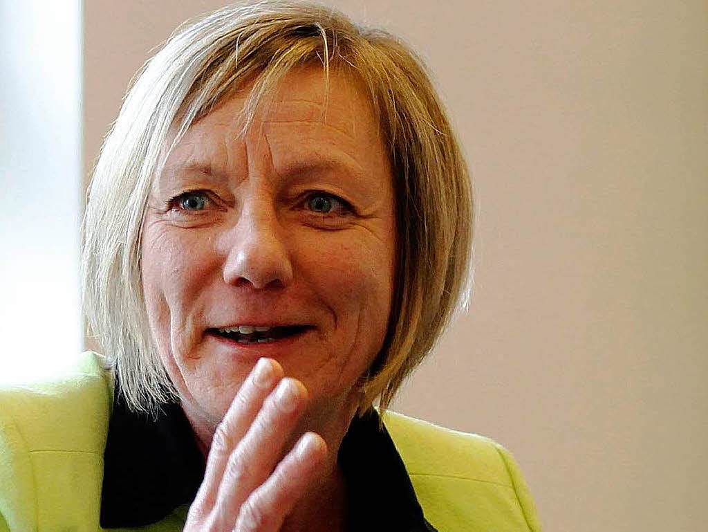 Edith Sitzmann: "Gehaltsverzicht wäre eine gute Geste" - Südwest ...