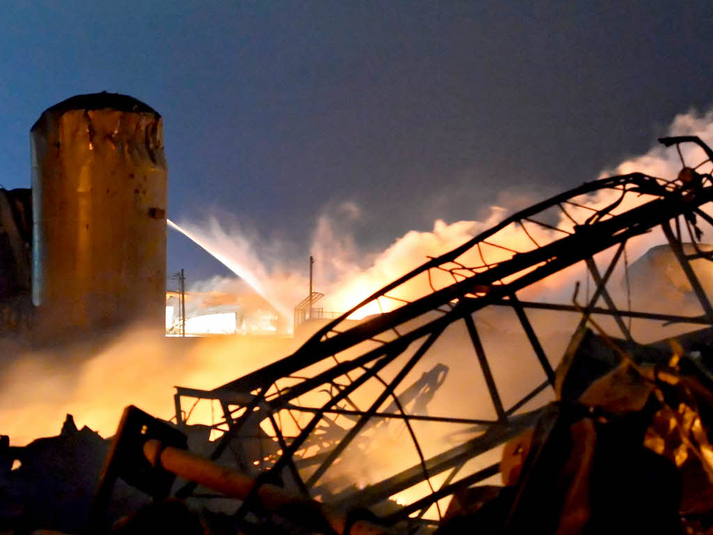 Bis zu 15 Tote bei Explosion in Düngerfabrik in Texas befürchtet ...