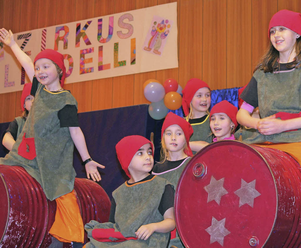 Zirkus Lindelli: Figuren und tolle Pyramiden - Zisch-Texte - Badische ...