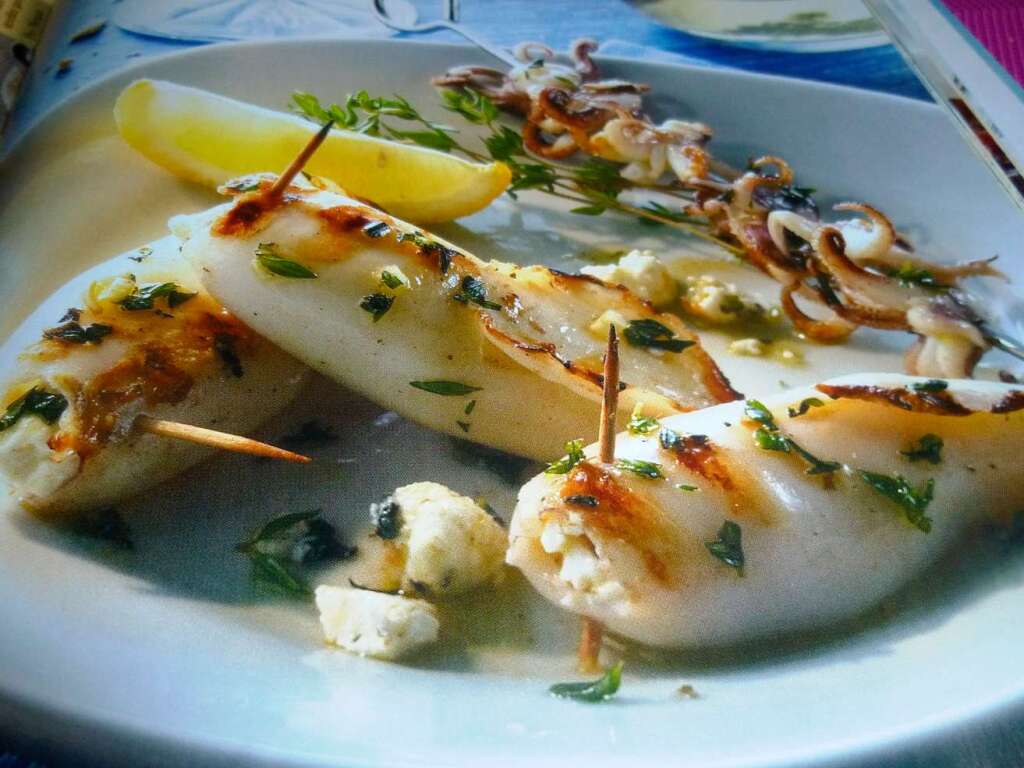 Das Rezept: Gegrillte Kalamare mit Feta gefüllt - Gastronomie ...