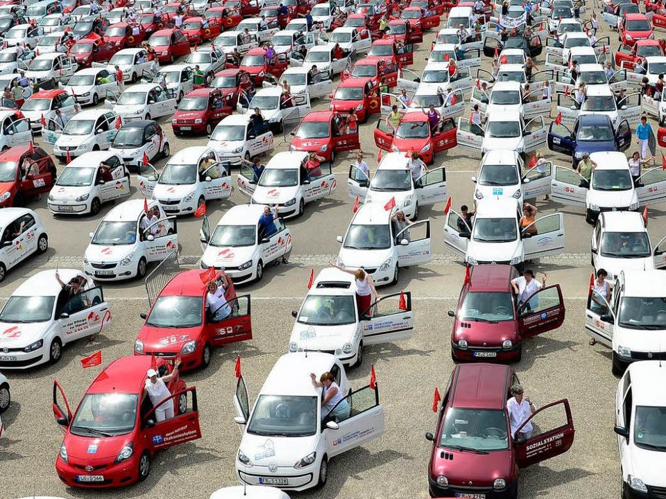 Autokorso in Freiburg für mehr Geld in der Pflege - Südwest - Badische ... Autokorso in Freiburg für mehr Geld in der Pflege - Südwest - Badische ...