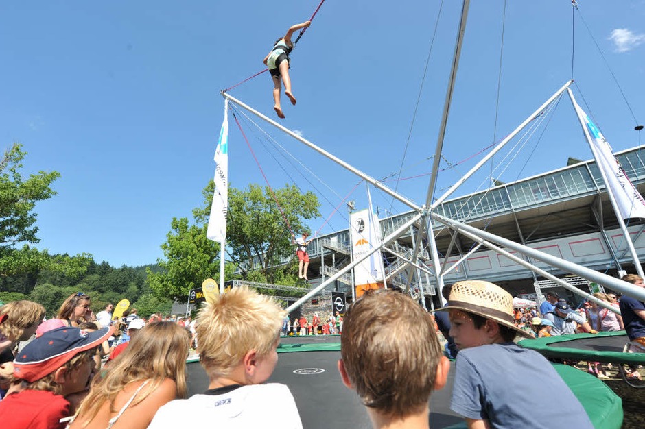 Fotos: Familientag im Mage-Solar-Stadion - SC Freiburg - Fotogalerien ...