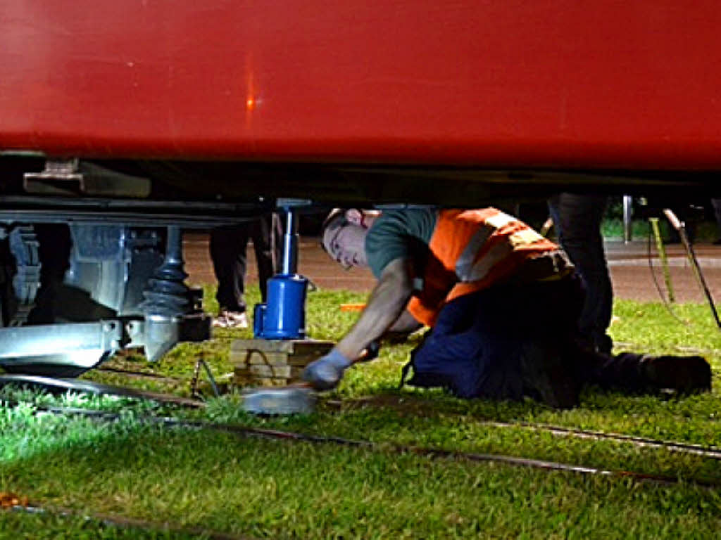 Tram in Freiburg entgleist - Strecke der Linien 3 und 5 stundenlang gesperrt - Freiburg ...