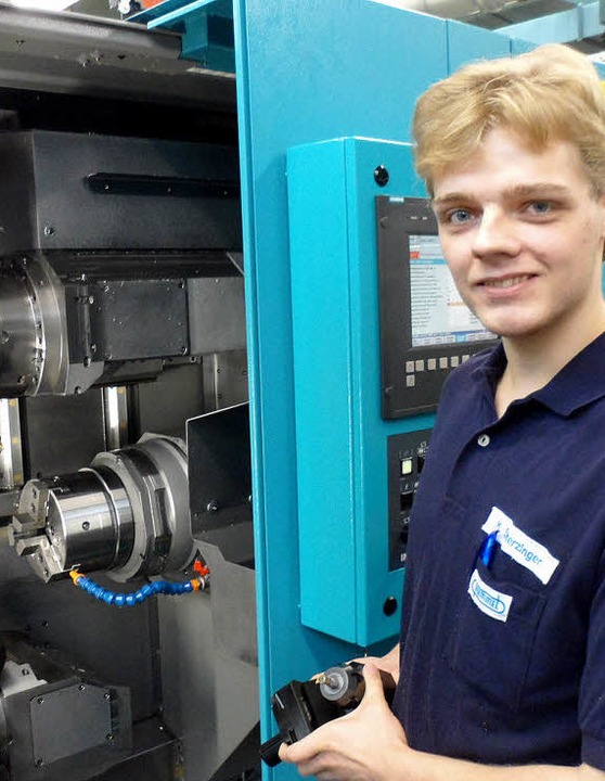 Ausbildungsberuf Zerspanungsmechaniker: Mathias Scherzinger fertigt in ...