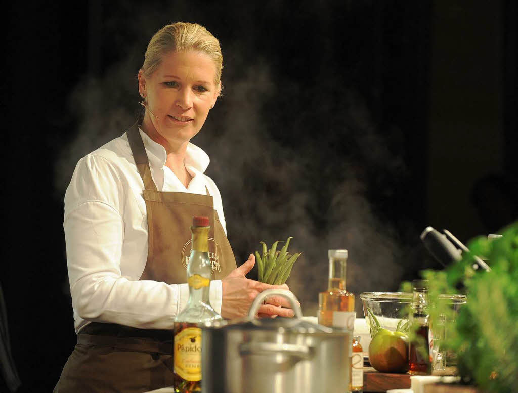Starköchin Cornelia Poletto bei der Plaza Culinaria - Freiburg ...