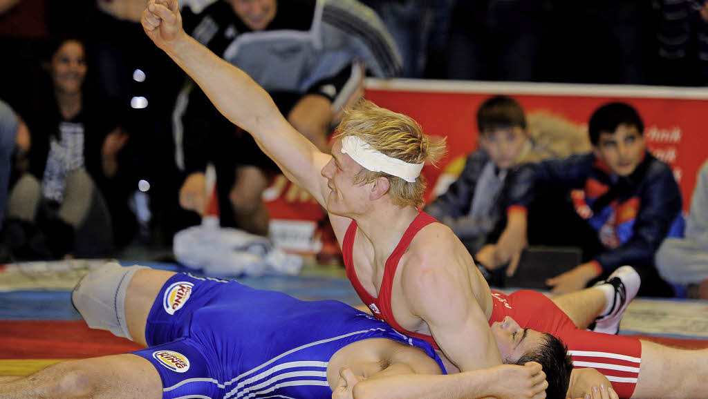 Kai Vögtlin versetzt Halle in Tollhaus - Ringen - Badische Zeitung