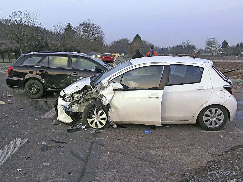 Unfall auf der Kreisstraße - Kenzingen - Badische Zeitung Unfall auf der Kreisstraße - Kenzingen - Badische Zeitung