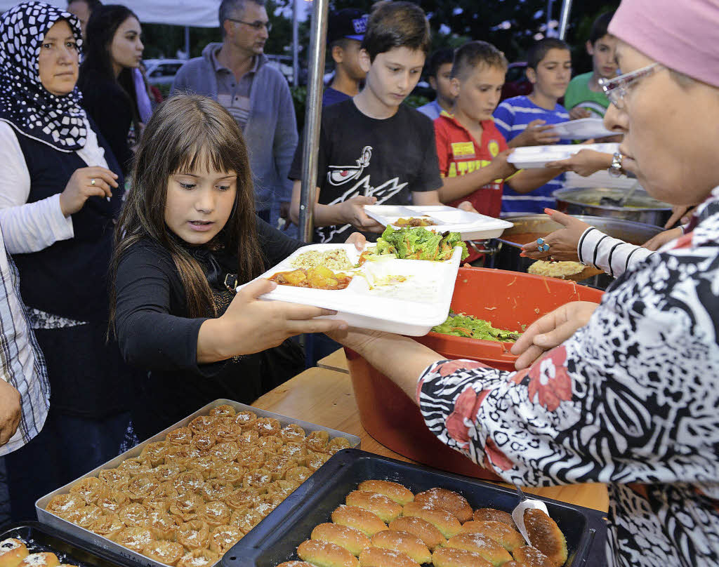 So wird in der Ditib-Mevlana-Moschee das Fastenbrechen gefeiert ...
