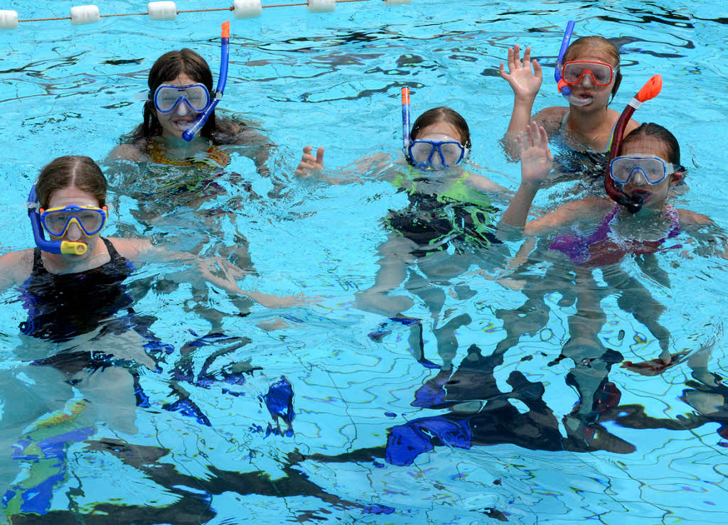 Mädchen gehen auf Tauchstation - Grenzach-Wyhlen - Badische Zeitung