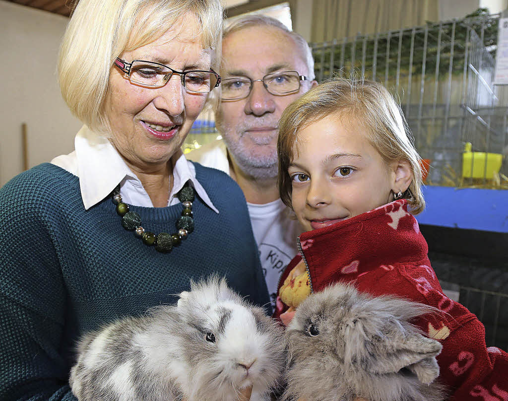 Nicole Disch mit einer Neuzüchtung - Kippenheim - Badische Zeitung