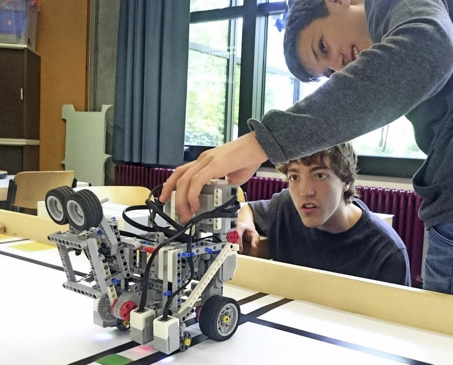 Roboter sortieren Lego-Steine - Gundelfingen - Badische Zeitung