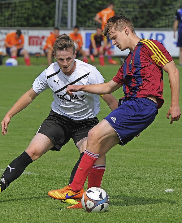 Torhüter Fabian Spühler hält drei Efringer Elfmeter - Jugendfußball ...