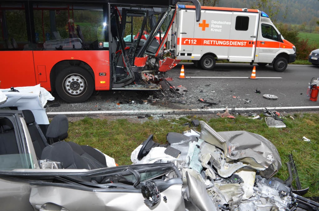 Auto kollidiert mit vollbesetztem Schulbus – zwei Verletzte - Stühlingen - Badische Zeitung