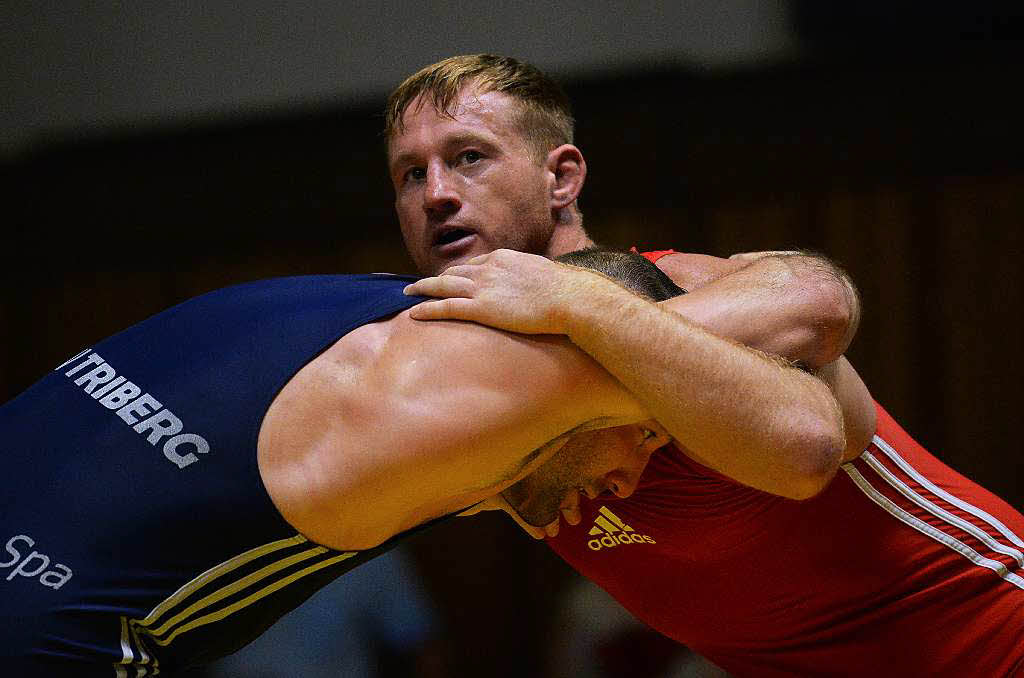 Die RKG Freiburg unterliegt Nürnberg mit 10:19 - Ringen - Badische Zeitung