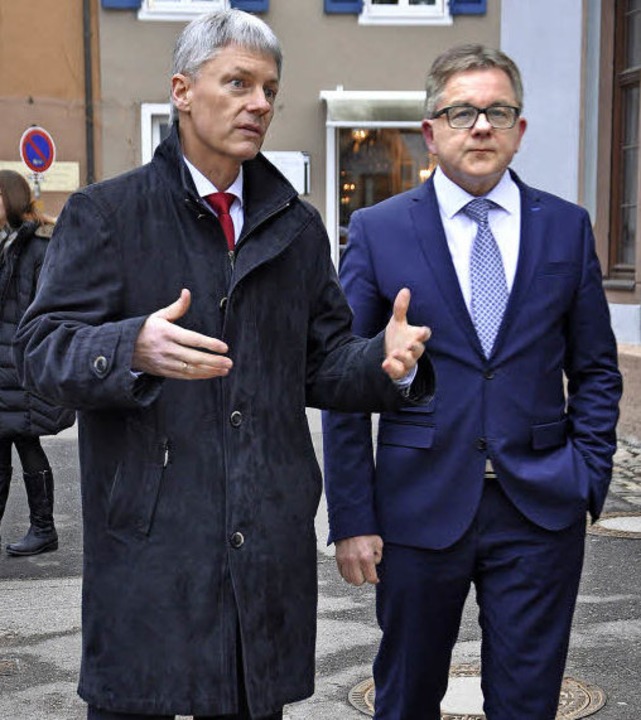 Wolf zeigt im Löwen die Zähne - Staufen - Badische Zeitung