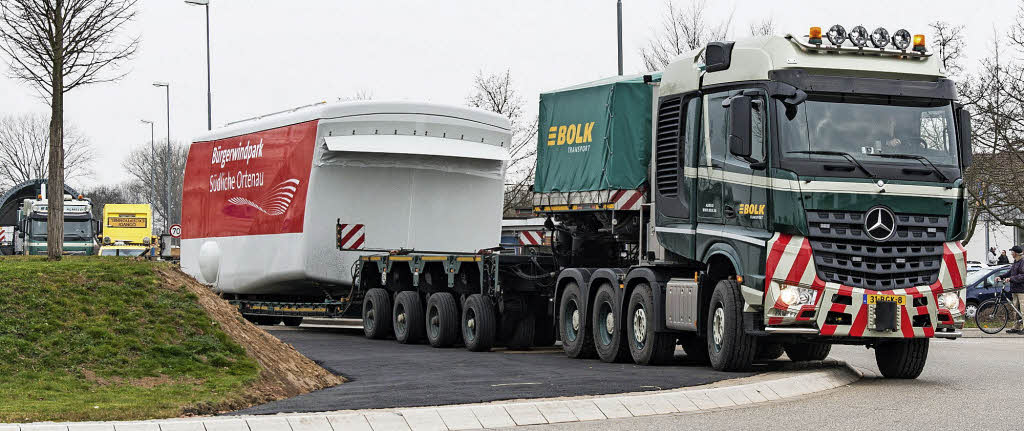 Millimeterarbeit mit 80 Tonnen Last - Ettenheim - Badische Zeitung