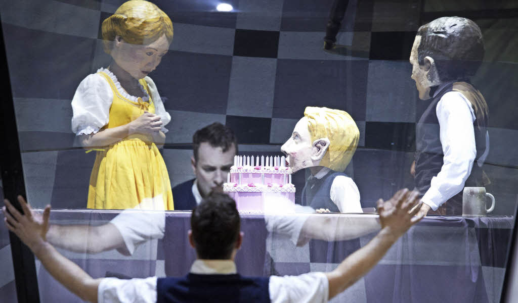 Premiere der Oper "Donnerstag" am Theater Basel - Klassik - Badische ...