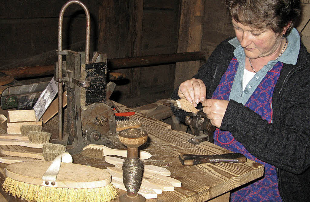 Führung mit Bürstenmacher Werner Schmid und Christina Müller in Ibach ...
