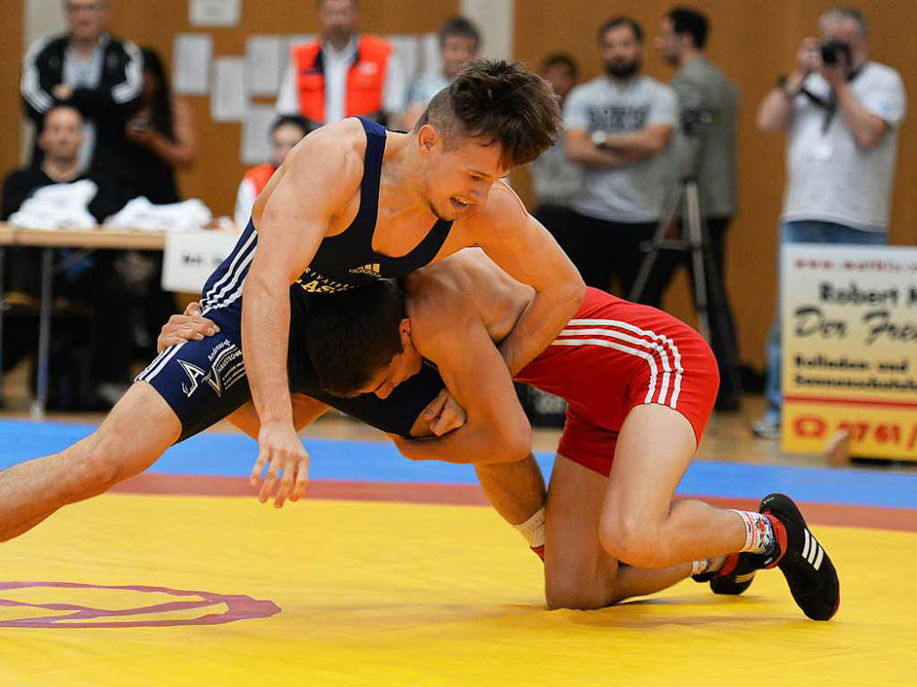 TuS Adelhausen schlägt deutschen Meister Nendingen - Ringen - Badische Zeitung