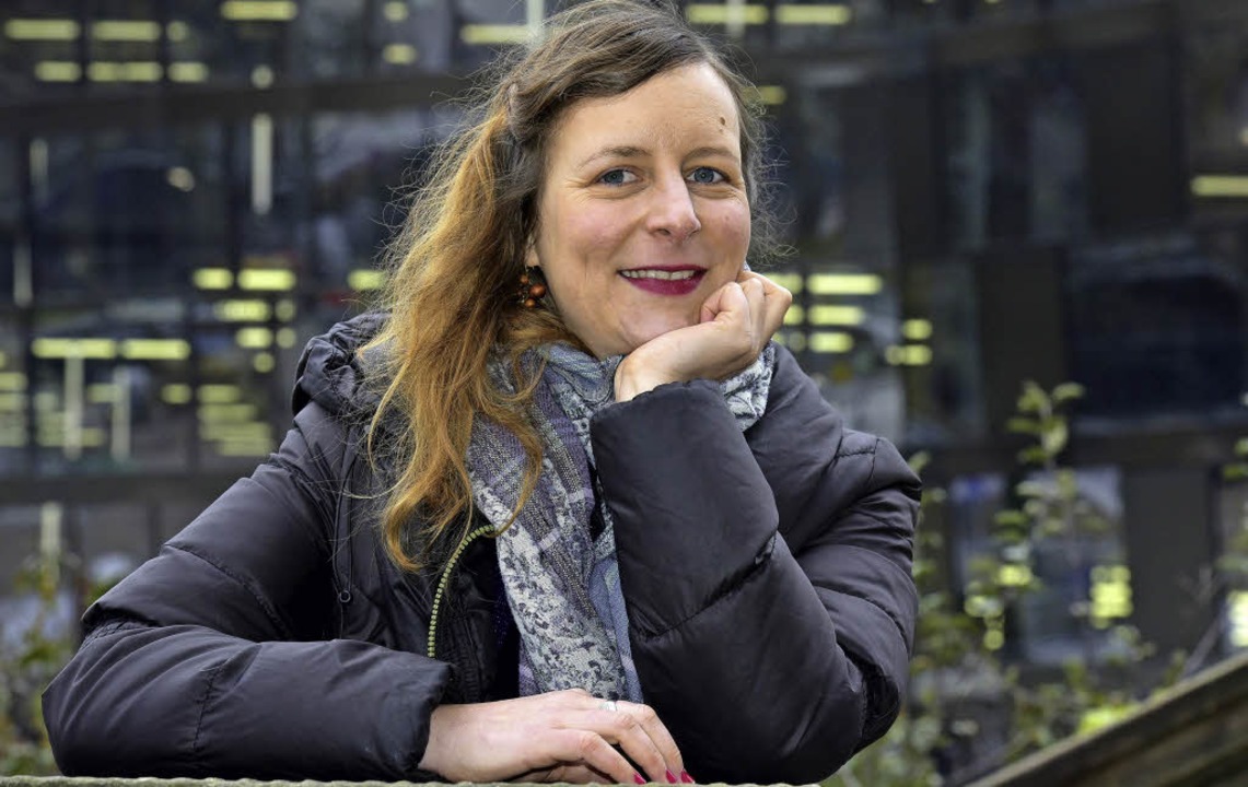 Jenny Beyers Stück "Glas" feiert in Freiburg Premiere - Theater ...