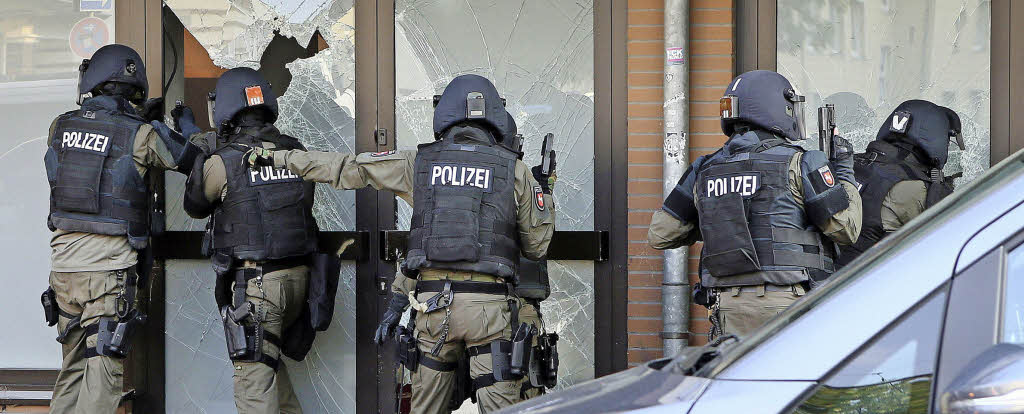 Deutschlands Polizei rüstet auf - Deutschland - Badische Zeitung