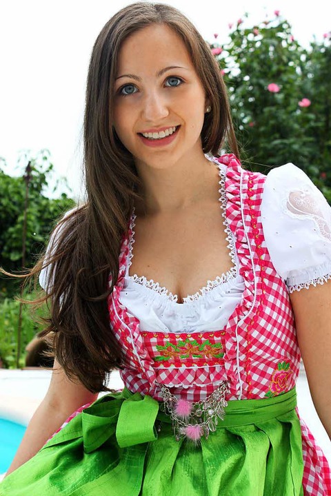Dirndl statt Uniform: Kripo-Kommissarin singt Schlager - Offenburg ...