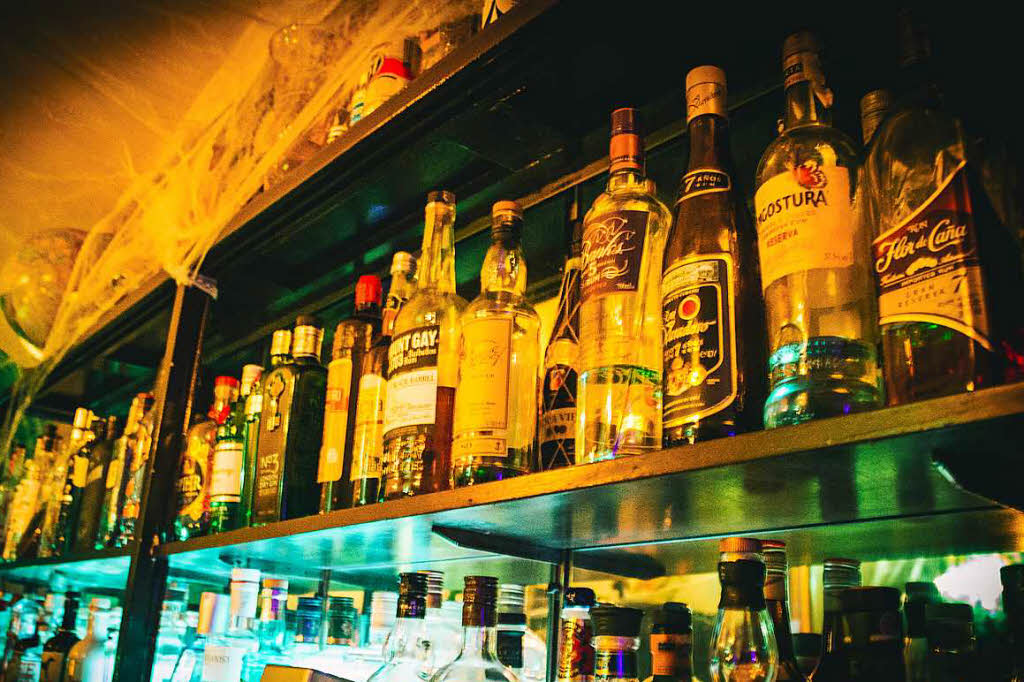 Buch und Gin: Die Lesung über "Verlust, Umdrehungen und ...