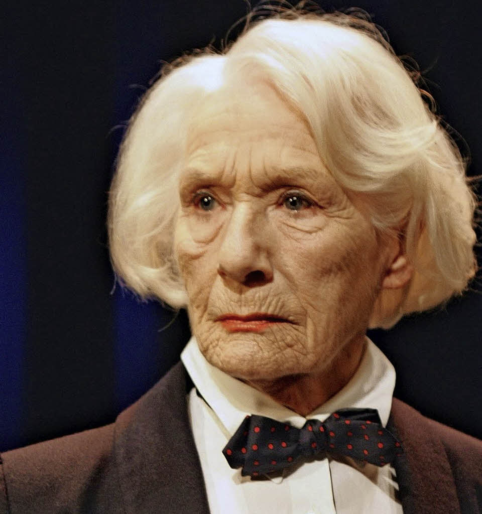 Diensthabende Gräfin der DDR - Theater - Badische Zeitung