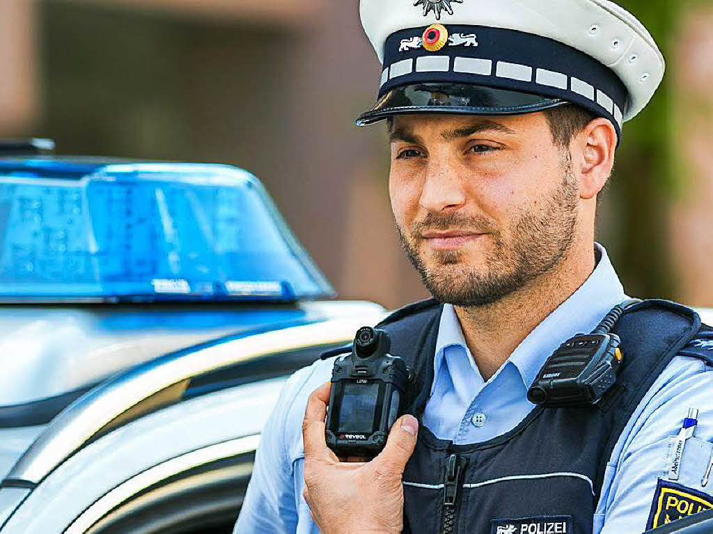Polizei in Freiburg und Weil am Rhein testet jetzt Bodycams - Freiburg ...