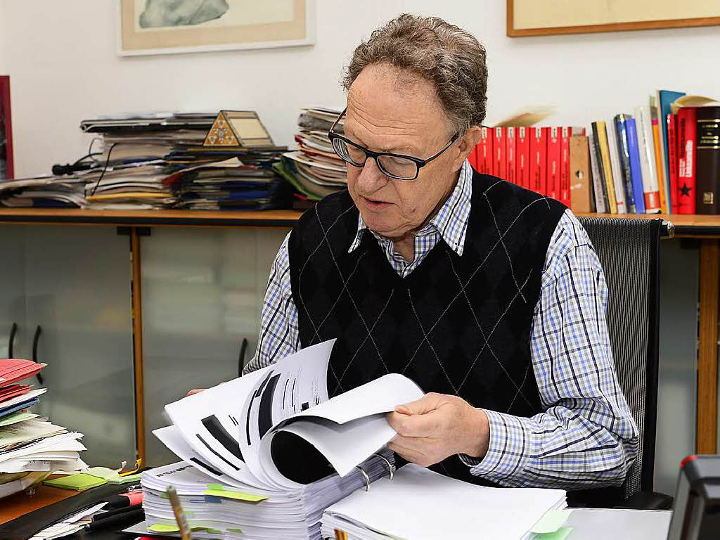 Michael Moos klagt gegen den Verfassungsschutz - Freiburg - Badische ...