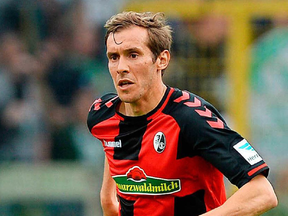 Julian Schuster verlängert Vertrag beim SC Freiburg - SC Freiburg ...