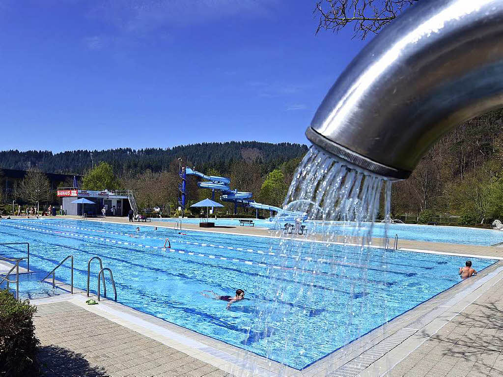Nun also doch: Frühschwimmen im Strandbad - Freiburg - Badische Zeitung